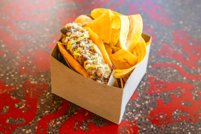 La arepa viral de Disney es colombiana, pero su relleno es venezolano ...